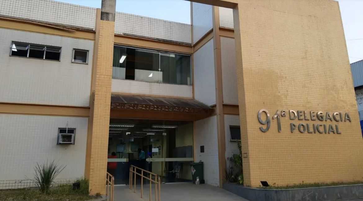 Mulher é resgatada após ser mantida em cárcere privado pelo ex ... Mulher é resgatada após ser mantida em cárcere privado pelo ex ...